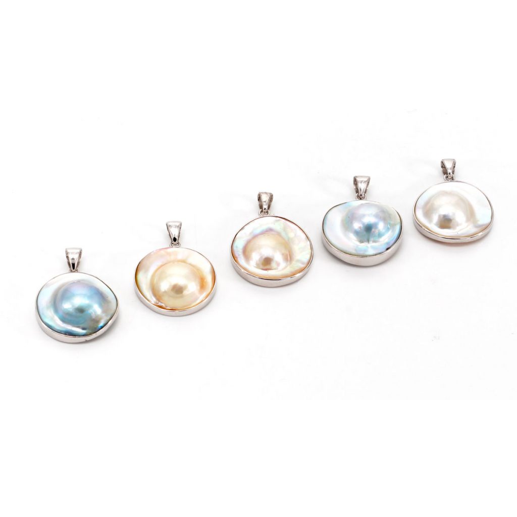 Anhänger mit Mabe-Perle in Silber – "Magnolia" - La Pantera Edelsteine